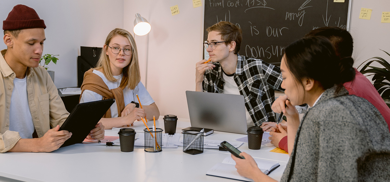 Azubis suchen und finden : Wie geht's mit Social Media?